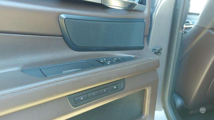 Brown BMW 740 2011 in Vilnius, with an engine capacity of 0.00 L and mileage of 321 thousand km for 11600 €, photo 21 on AUTOMOTO.COM.LV