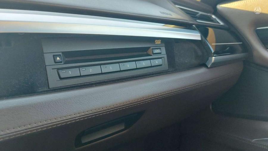 Brown BMW 740 2011 in Vilnius, with an engine capacity of 0.00 L and mileage of 321 thousand km for 11600 €, photo 25 on AUTOMOTO.COM.LV