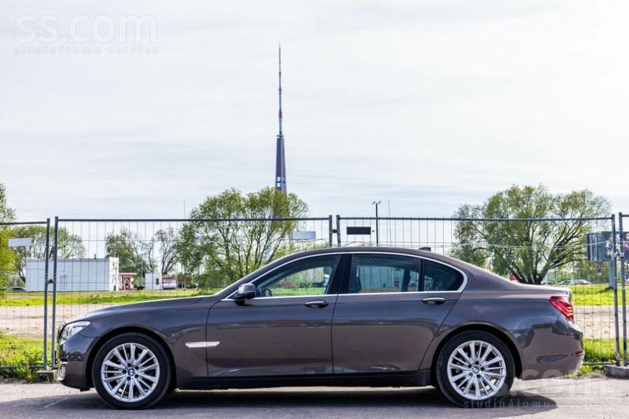 Brūns BMW 740 2012 Rīga, ar dzinēja tilpumu 3.00 L un nobraukumu 303 tūkst. km par 15990 €, foto 4 vietnē AUTOMOTO.COM.LV