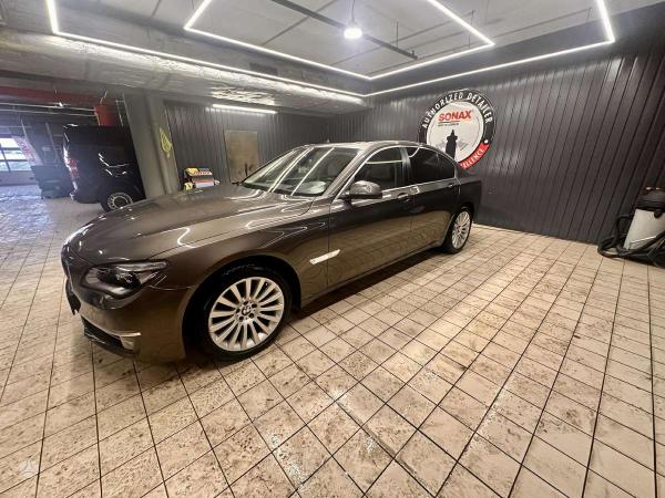 Brown BMW 740 2012 in Vilnius, with an engine capacity of 2.99 L and mileage of 264 thousand km for 13800 €, photo 2 on AUTOMOTO.COM.LV