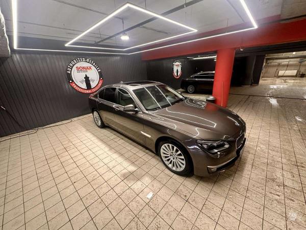 Brown BMW 740 2012 in Vilnius, with an engine capacity of 2.99 L and mileage of 264 thousand km for 13800 €, photo 4 on AUTOMOTO.COM.LV