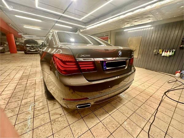 Brown BMW 740 2012 in Vilnius, with an engine capacity of 2.99 L and mileage of 264 thousand km for 13800 €, photo 7 on AUTOMOTO.COM.LV