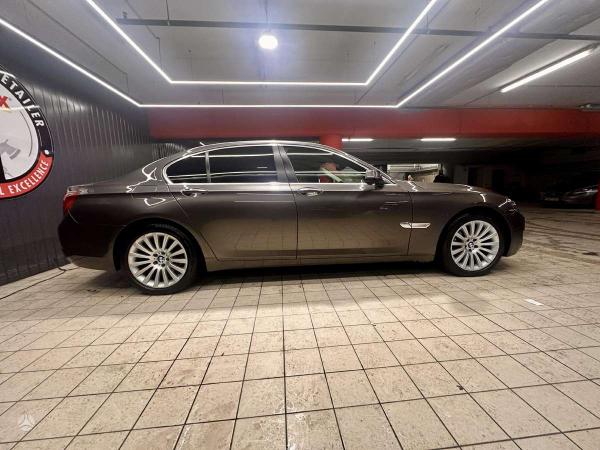 Brown BMW 740 2012 in Vilnius, with an engine capacity of 2.99 L and mileage of 264 thousand km for 13800 €, photo 10 on AUTOMOTO.COM.LV