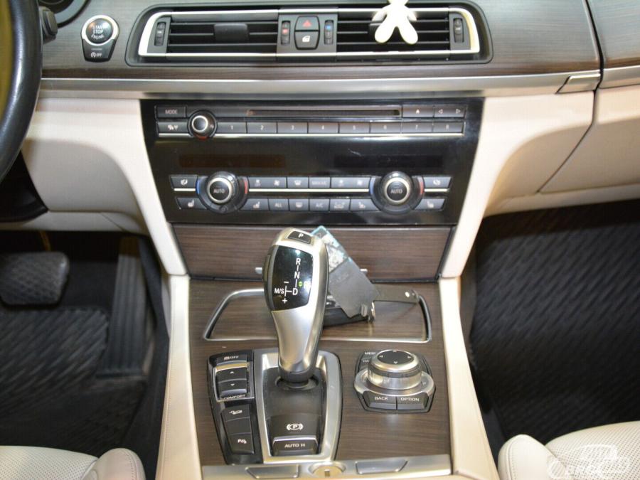 Brown BMW 740 2012 in Avizieniai, with an engine capacity of 3.00 L and mileage of 266 thousand km for 11900 €, photo 15 on AUTOMOTO.COM.LV