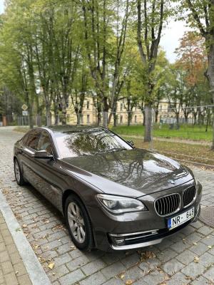 Brūns BMW 740 2013 Jūrmala, ar dzinēja tilpumu 3.00 L un nobraukumu 244 tūkst. km par 15000 €, foto 3 vietnē AUTOMOTO.COM.LV