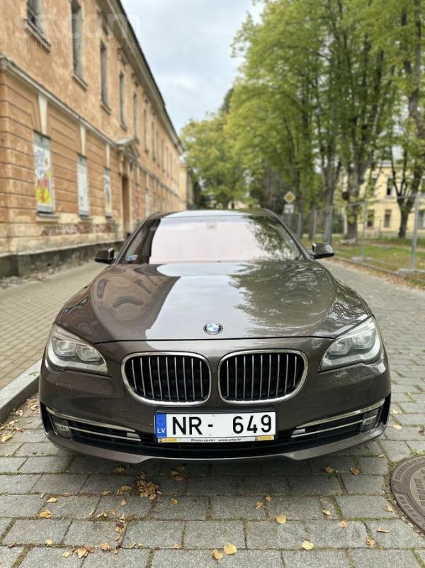 Brūns BMW 740 2013 Jūrmala, ar dzinēja tilpumu 3.00 L un nobraukumu 244 tūkst. km par 15000 €, foto 3 vietnē AUTOMOTO.COM.LV