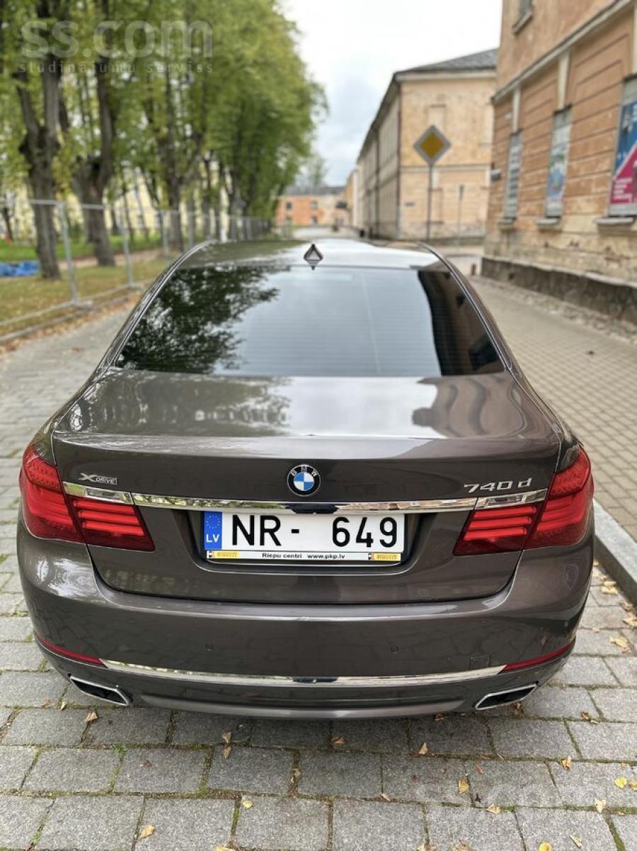 Brūns BMW 740 2013 Jūrmala, ar dzinēja tilpumu 3.00 L un nobraukumu 244 tūkst. km par 15000 €, foto 7 vietnē AUTOMOTO.COM.LV
