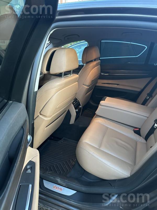 Brūns BMW 740 2013 Jūrmala, ar dzinēja tilpumu 3.00 L un nobraukumu 244 tūkst. km par 15000 €, foto 8 vietnē AUTOMOTO.COM.LV