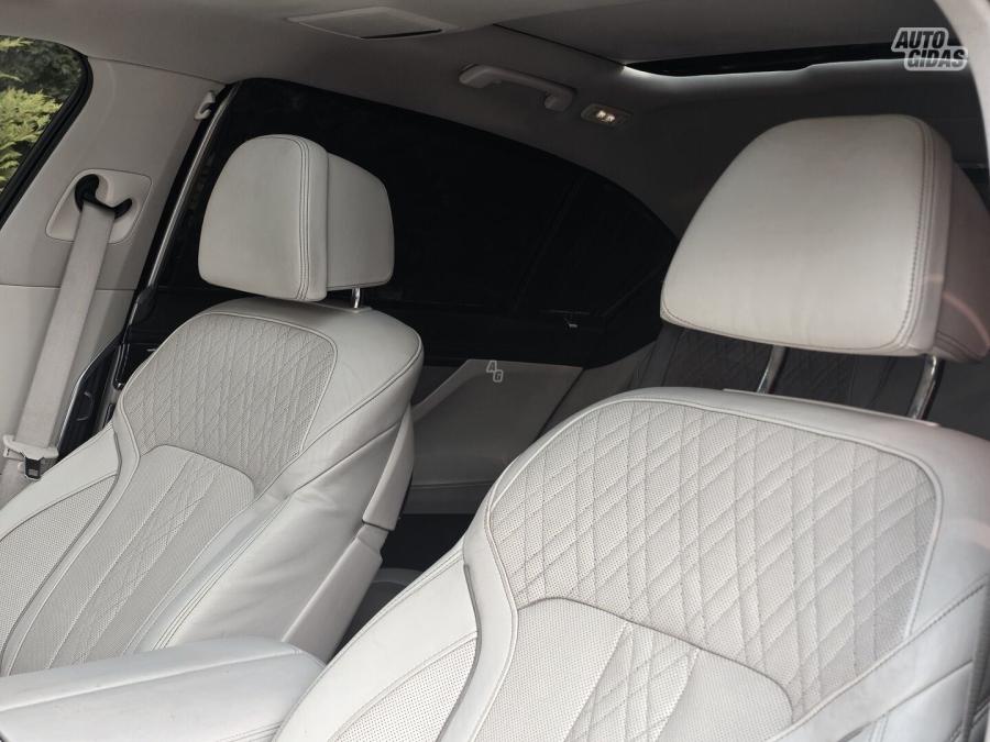 Brūns BMW 740 2016 Viļņa, ar dzinēja tilpumu 3.00 L un nobraukumu 128 tūkst. km par 19900 €, foto 7 vietnē AUTOMOTO.COM.LV