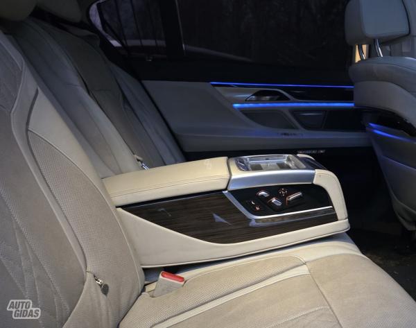 Brown BMW 740 2016 in Vilnius, with an engine capacity of 3.00 L and mileage of 128 thousand km for 19900 €, photo 9 on AUTOMOTO.COM.LV