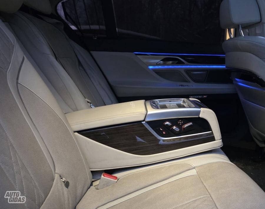 Brūns BMW 740 2016 Viļņa, ar dzinēja tilpumu 3.00 L un nobraukumu 128 tūkst. km par 19900 €, foto 10 vietnē AUTOMOTO.COM.LV