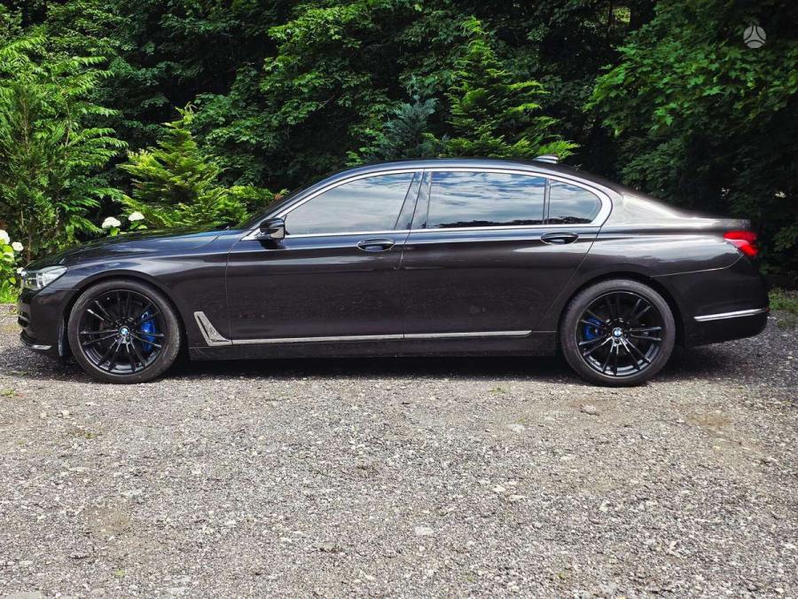 Brown BMW 740 2016 in Vilnius, with an engine capacity of 3.00 L and mileage of 128 thousand km for 19900 €, photo 3 on AUTOMOTO.COM.LV