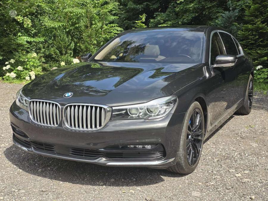 Brown BMW 740 2016 in Vilnius, with an engine capacity of 3.00 L and mileage of 128 thousand km for 19900 €, photo 5 on AUTOMOTO.COM.LV