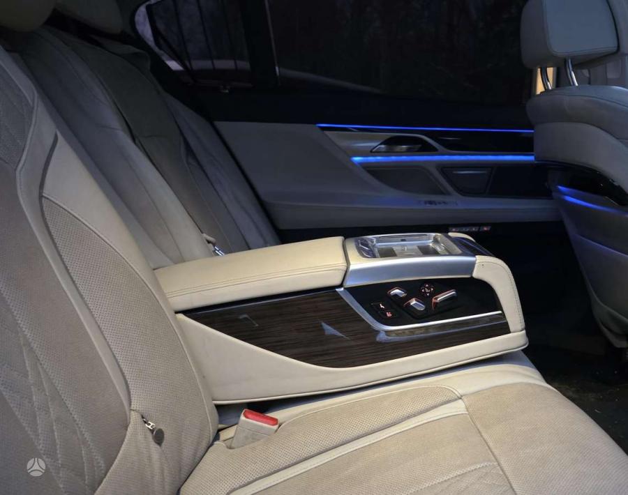 Brown BMW 740 2016 in Vilnius, with an engine capacity of 3.00 L and mileage of 128 thousand km for 19900 €, photo 10 on AUTOMOTO.COM.LV