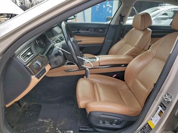 BMW 740 2013 in Silute, with an engine capacity of 3.00 L and mileage of 132 thousand km for 8750 €, photo 6 on AUTOMOTO.COM.LV