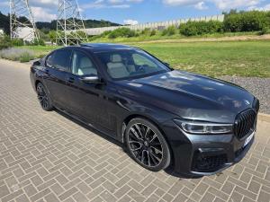 Grey BMW 740 2017 in Kaunas, with an engine capacity of 2.99 L and mileage of 300 thousand km for 25999 €, photo 1 on AUTOMOTO.COM.LV