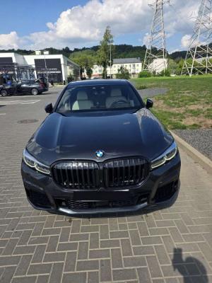Grey BMW 740 2017 in Kaunas, with an engine capacity of 2.99 L and mileage of 300 thousand km for 25999 €, photo 3 on AUTOMOTO.COM.LV