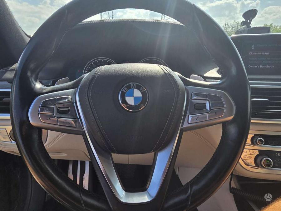 Grey BMW 740 2017 in Kaunas, with an engine capacity of 2.99 L and mileage of 300 thousand km for 25999 €, photo 6 on AUTOMOTO.COM.LV