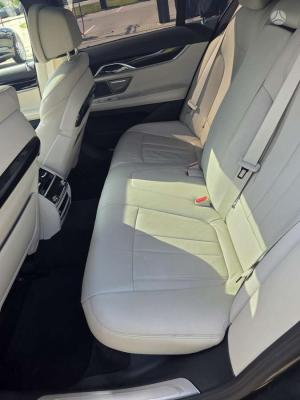 Grey BMW 740 2017 in Kaunas, with an engine capacity of 2.99 L and mileage of 300 thousand km for 25999 €, photo 7 on AUTOMOTO.COM.LV