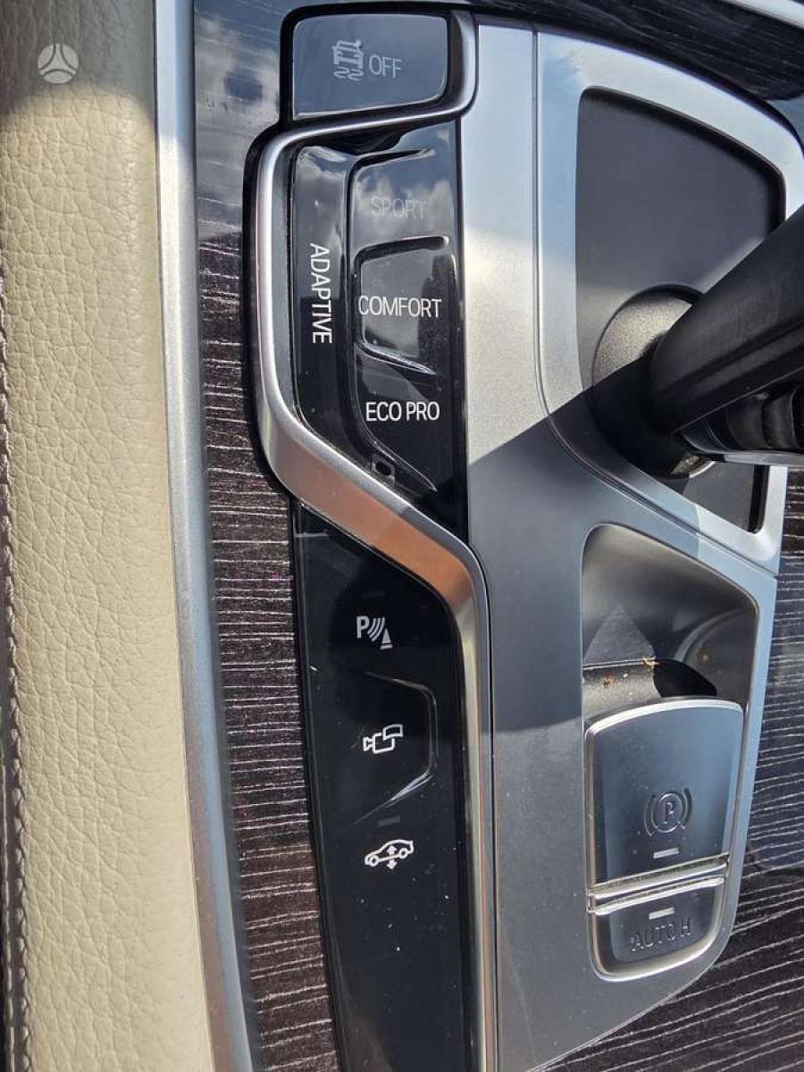 Grey BMW 740 2017 in Kaunas, with an engine capacity of 2.99 L and mileage of 300 thousand km for 25999 €, photo 13 on AUTOMOTO.COM.LV
