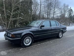 Pelēks BMW 740 1992 Šilutė, ar dzinēja tilpumu 4.00 L un nobraukumu 280 tūkst. km par 7000 €, foto  vietnē AUTOMOTO.COM.LV