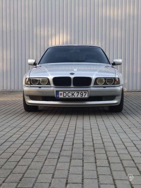 Grey BMW 740 1995 in Klaipeda, with an engine capacity of 4.00 L and mileage of 265 thousand km for 8999 €, photo 3 on AUTOMOTO.COM.LV