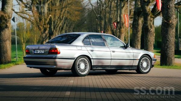 Grey BMW 740 1996 in Valmiera, with an engine capacity of 4.00 L and mileage of 168 thousand km for 8000 €, photo 3 on AUTOMOTO.COM.LV