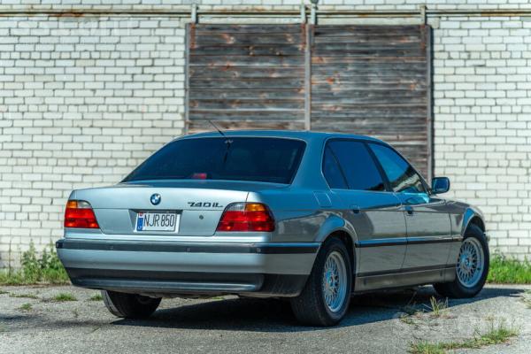Grey BMW 740 1997 in Riga, with an engine capacity of 4.00 L and mileage of 230 thousand km for 15000 €, photo 3 on AUTOMOTO.COM.LV