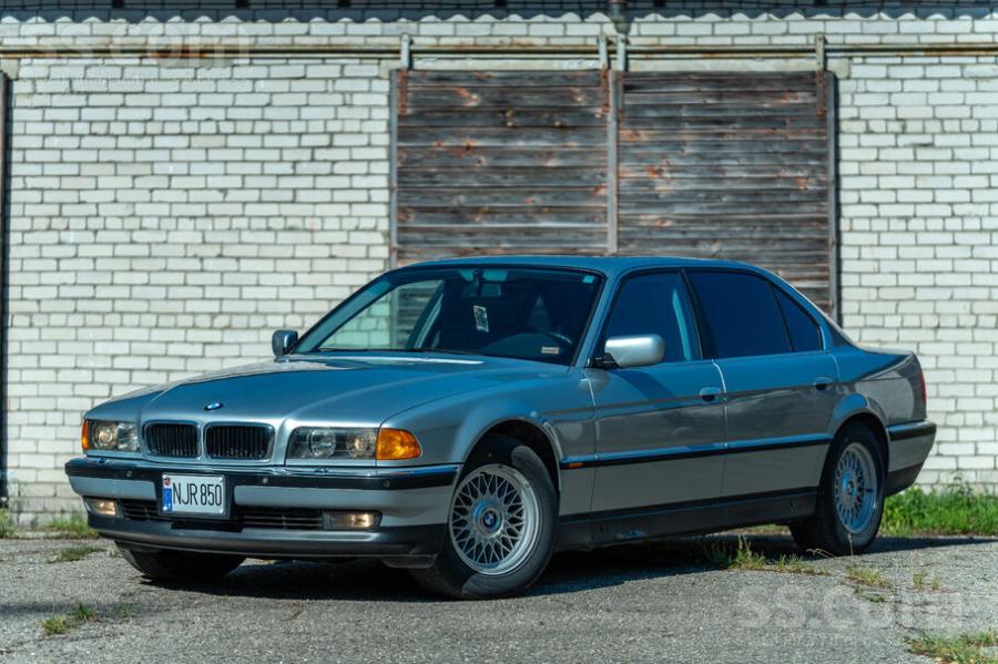Grey BMW 740 1997 in Riga, with an engine capacity of 4.00 L and mileage of 230 thousand km for 15000 €, photo 1 on AUTOMOTO.COM.LV