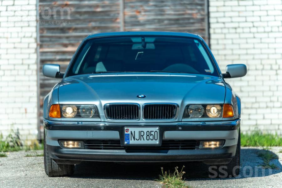 Grey BMW 740 1997 in Riga, with an engine capacity of 4.00 L and mileage of 230 thousand km for 15000 €, photo 3 on AUTOMOTO.COM.LV