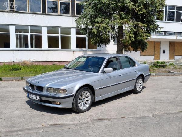 Серый БМВ 740 1998 в Алитус, объемом двигателя 4.40 л и пробегом 260 тыс. км за 3300 €, фото 1 на AUTOMOTO.COM.LV