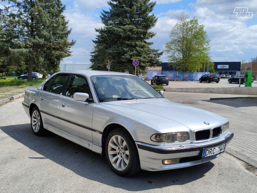 Grey BMW 740 1998 in Alytus, with an engine capacity of 4.40 L and mileage of 260 thousand km for 3300 €, photo 3 on AUTOMOTO.COM.LV