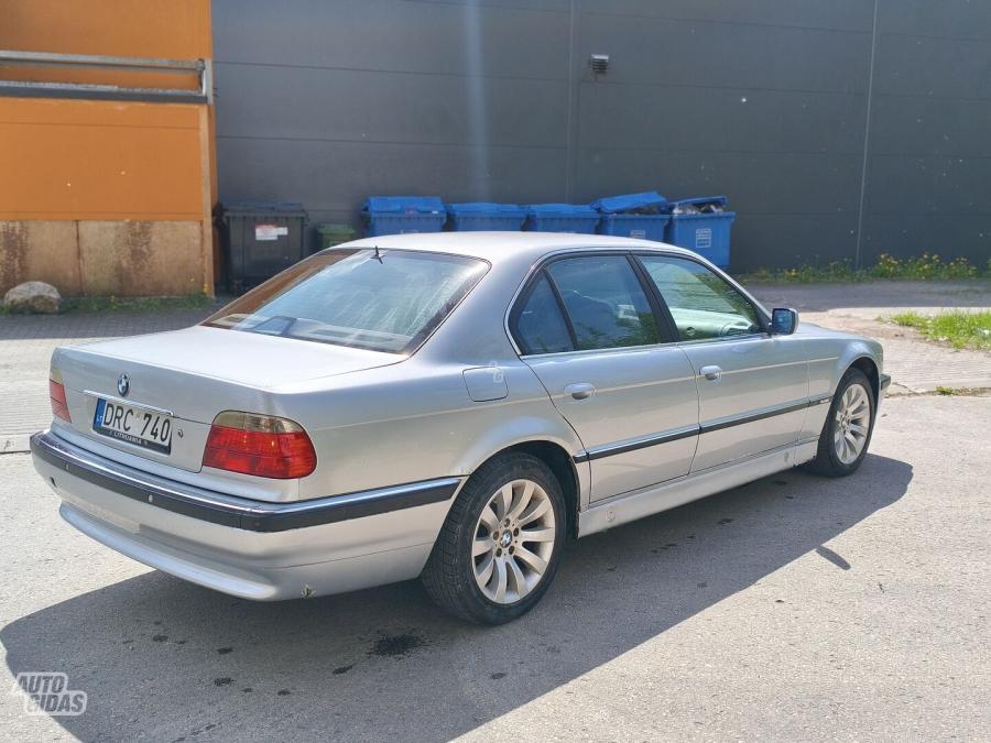 Grey BMW 740 1998 in Alytus, with an engine capacity of 4.40 L and mileage of 260 thousand km for 3300 €, photo 4 on AUTOMOTO.COM.LV