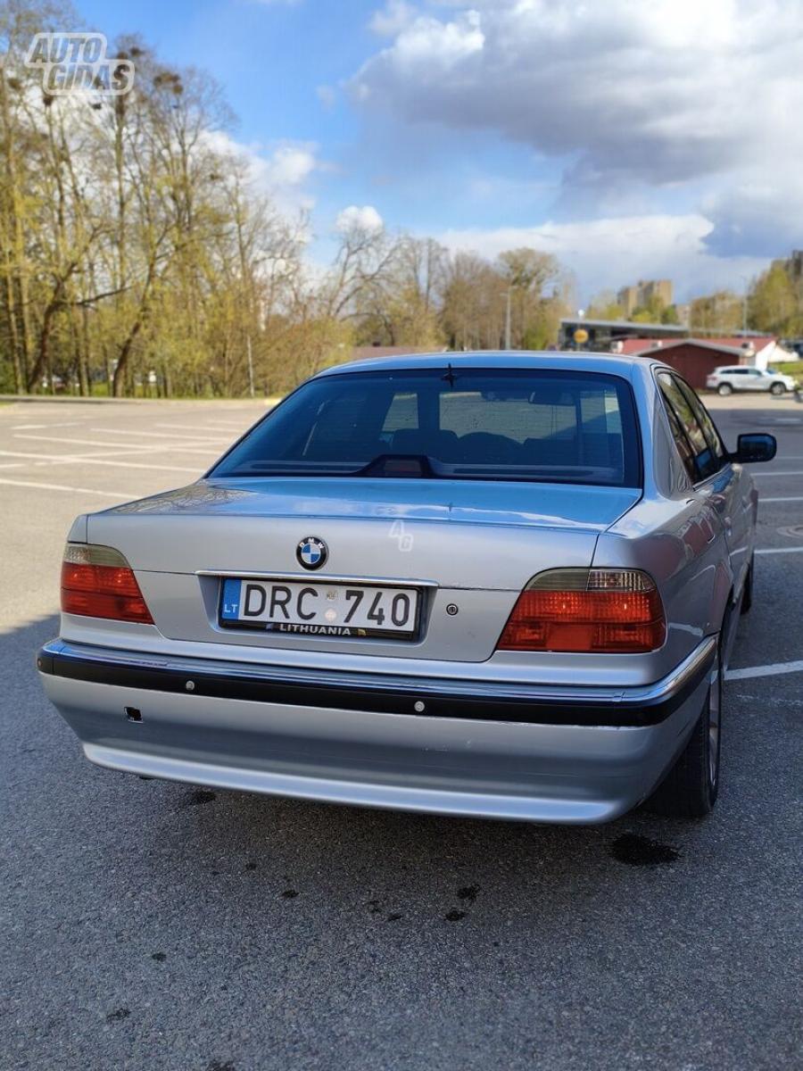 Grey BMW 740 1998 in Alytus, with an engine capacity of 4.40 L and mileage of 260 thousand km for 3300 €, photo 10 on AUTOMOTO.COM.LV
