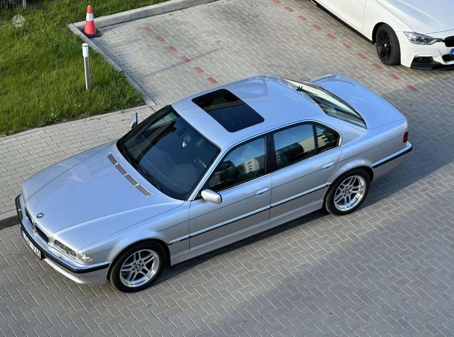 Pelēks BMW 740 2000 Kauņa, ar dzinēja tilpumu 3.90 L un nobraukumu 326 tūkst. km par 8000 €, foto 1 vietnē AUTOMOTO.COM.LV