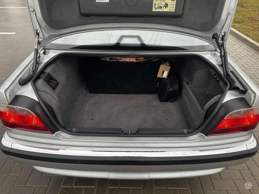 Pelēks BMW 740 2000 Kauņa, ar dzinēja tilpumu 3.90 L un nobraukumu 326 tūkst. km par 8000 €, foto 5 vietnē AUTOMOTO.COM.LV