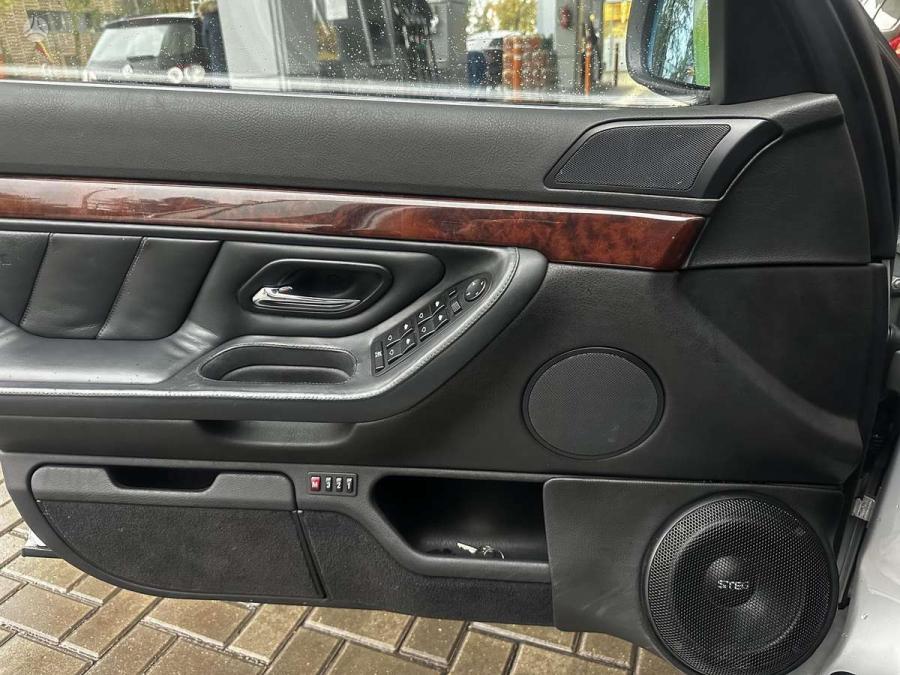 Pelēks BMW 740 2000 Kauņa, ar dzinēja tilpumu 3.90 L un nobraukumu 326 tūkst. km par 8000 €, foto 6 vietnē AUTOMOTO.COM.LV
