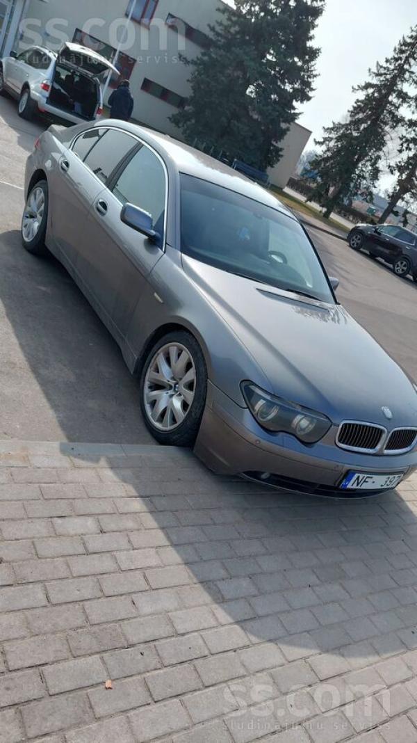 Pelēks BMW 740 2001 Gulbene, ar dzinēja tilpumu 4.00 L un nobraukumu 472 tūkst. km par 2600 €, foto 3 vietnē AUTOMOTO.COM.LV