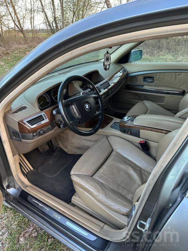 Pelēks BMW 740 2001 Gulbene, ar dzinēja tilpumu 4.00 L un nobraukumu 472 tūkst. km par 2600 €, foto 6 vietnē AUTOMOTO.COM.LV