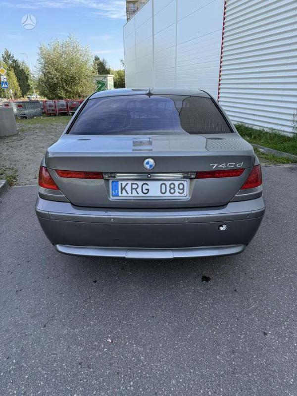 Grey BMW 740 2002 in Vilnius, with an engine capacity of 3.90 L and mileage of 230 thousand km for 1850 €, photo 9 on AUTOMOTO.COM.LV