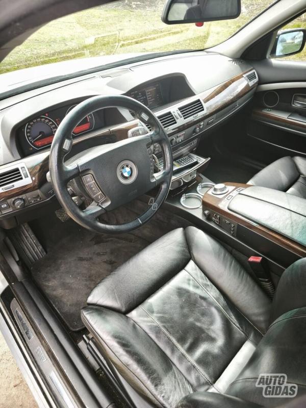 Pelēks BMW 740 2003 Ignalina, ar dzinēja tilpumu 3.90 L un nobraukumu 271 tūkst. km par 2999 €, foto 7 vietnē AUTOMOTO.COM.LV