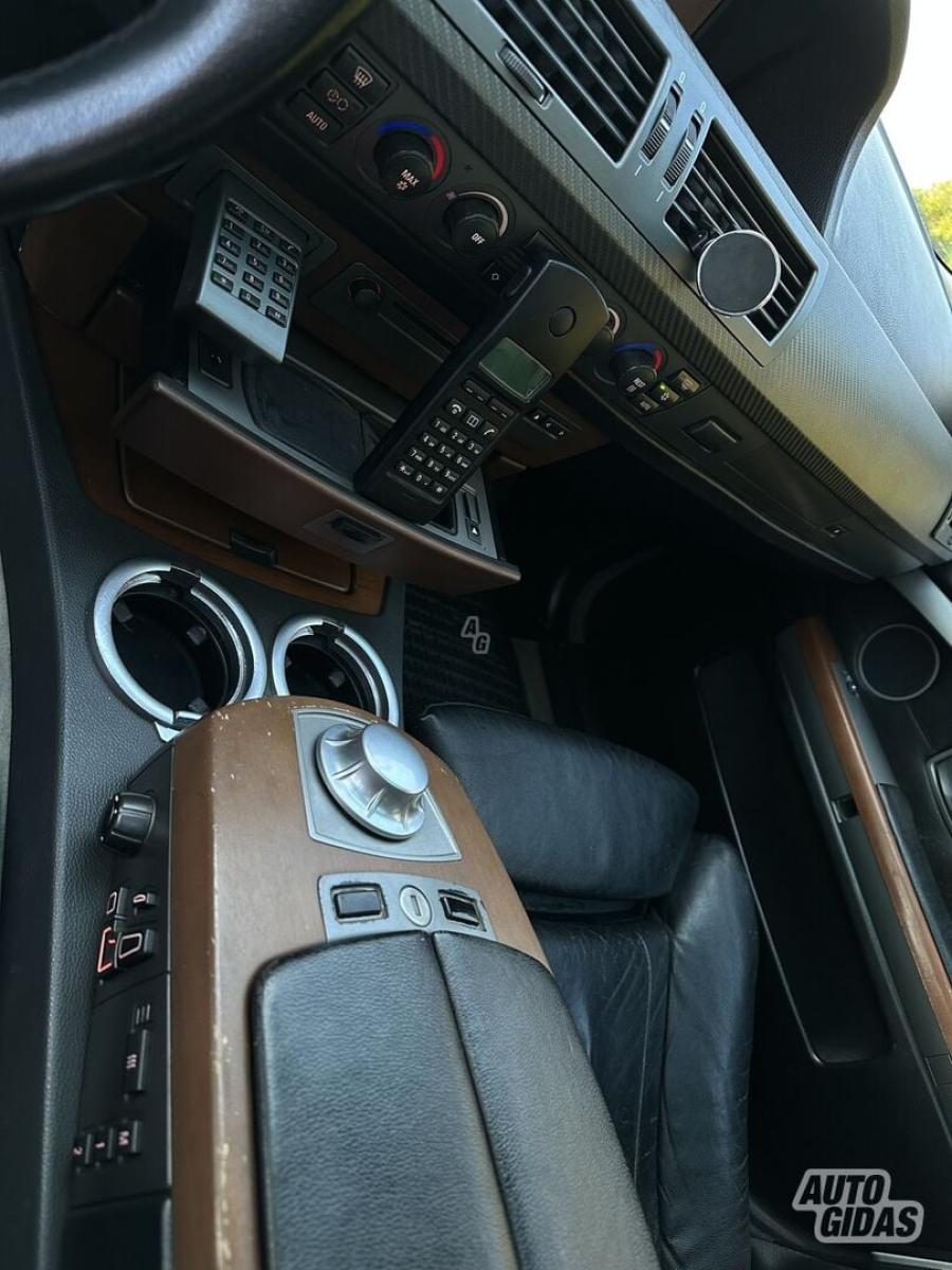 Grey BMW 740 2003 in Vilnius, with an engine capacity of 4.00 L and mileage of 360 thousand km for 2250 €, photo 12 on AUTOMOTO.COM.LV