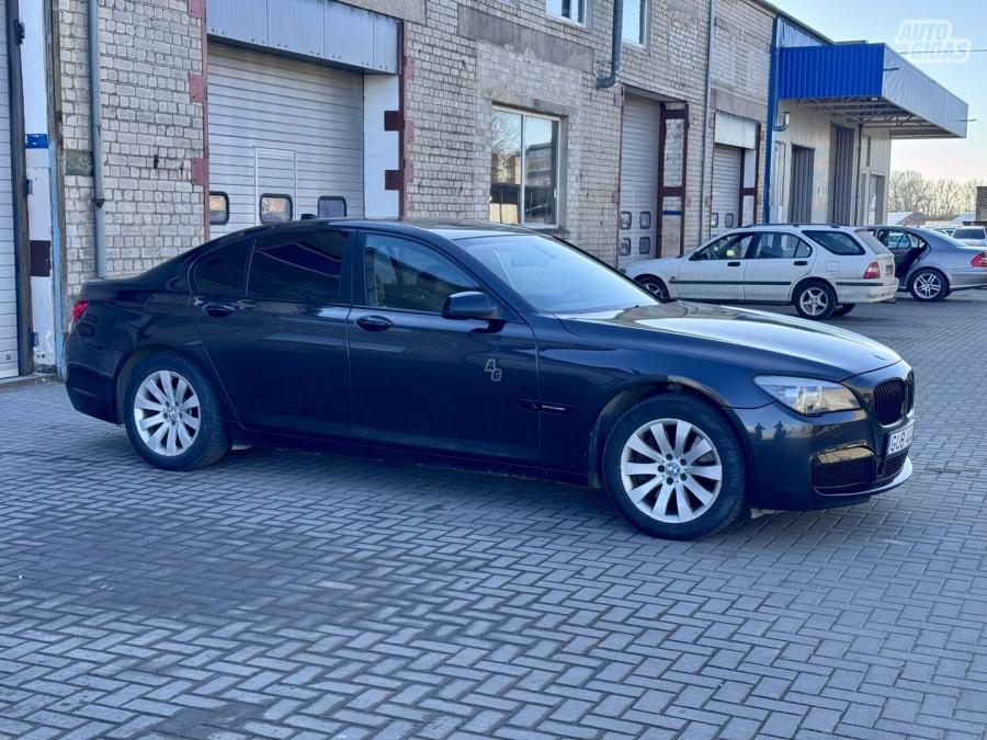 Pelēks BMW 740 2009 Kretinga, ar dzinēja tilpumu 3.00 L un nobraukumu 219 tūkst. km par 13499 €, foto 4 vietnē AUTOMOTO.COM.LV