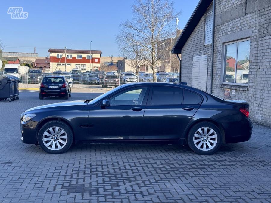 Pelēks BMW 740 2009 Kretinga, ar dzinēja tilpumu 3.00 L un nobraukumu 219 tūkst. km par 13499 €, foto 5 vietnē AUTOMOTO.COM.LV