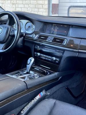 Pelēks BMW 740 2009 Kretinga, ar dzinēja tilpumu 3.00 L un nobraukumu 219 tūkst. km par 13499 €, foto 12 vietnē AUTOMOTO.COM.LV