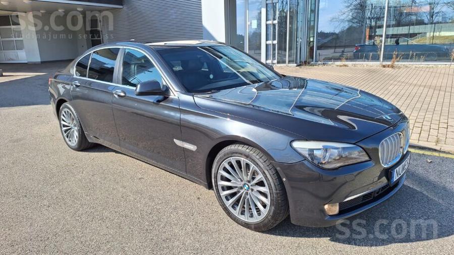 Grey BMW 740 2009 in Riga, with an engine capacity of 3.00 L and mileage of 277 thousand km for 12500 €, photo 1 on AUTOMOTO.COM.LV