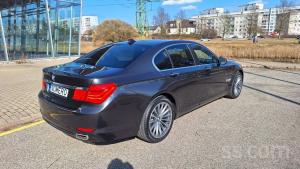 Grey BMW 740 2009 in Riga, with an engine capacity of 3.00 L and mileage of 277 thousand km for 12500 €, photo 4 on AUTOMOTO.COM.LV