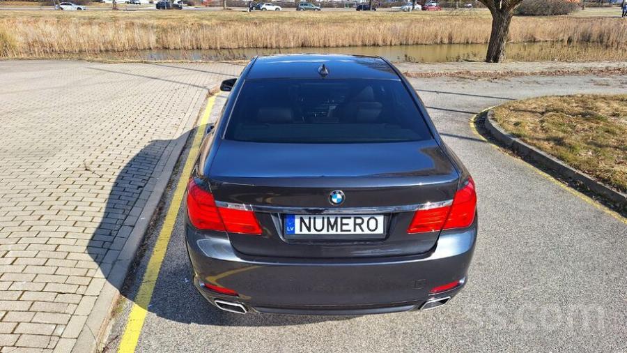 Grey BMW 740 2009 in Riga, with an engine capacity of 3.00 L and mileage of 277 thousand km for 12500 €, photo 9 on AUTOMOTO.COM.LV