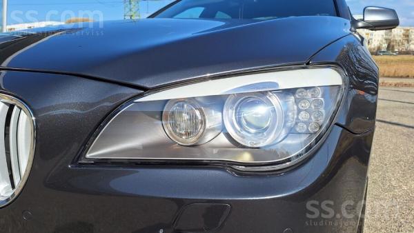Grey BMW 740 2009 in Riga, with an engine capacity of 3.00 L and mileage of 277 thousand km for 12500 €, photo 10 on AUTOMOTO.COM.LV