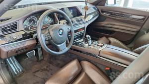 Grey BMW 740 2009 in Riga, with an engine capacity of 3.00 L and mileage of 277 thousand km for 12500 €, photo 12 on AUTOMOTO.COM.LV